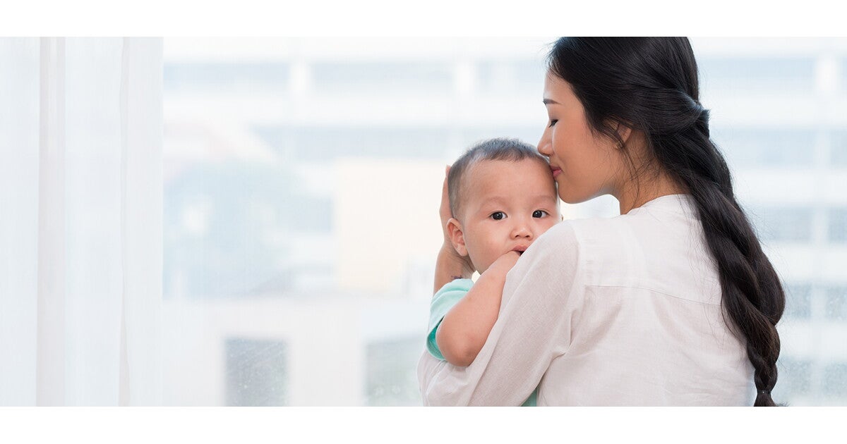 Cara yang Benar Mengangkat dan Menggendong Bayi